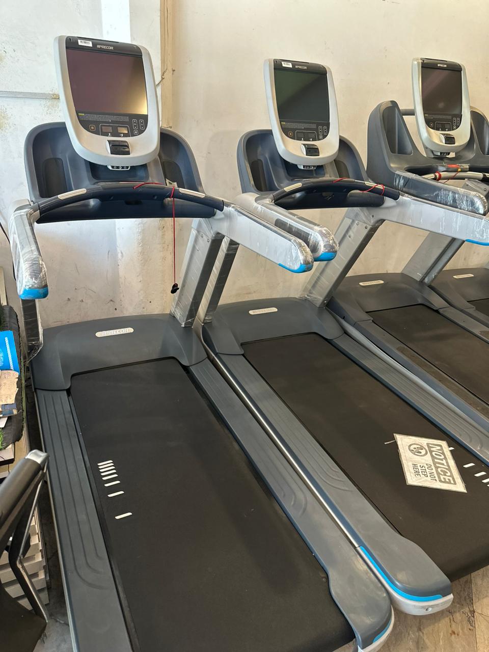 Precor TRM 885 Treadmill with P80 Console ( Refurbished ) | Z Fitness